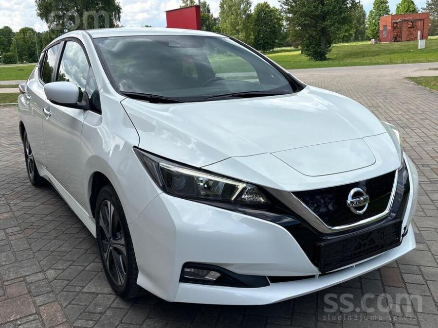 White Nissan Leaf 2021 in Jelgava, with an engine capacity of 0.00 L and mileage of 109 thousand km for 16500 €, photo 5 on AUTOMOTO.COM.LV