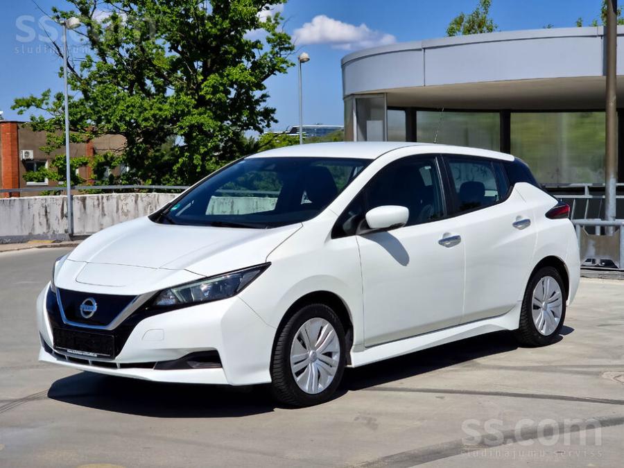 Balts Nissan Leaf 2021 Rīga, ar dzinēja tilpumu 0.00 L un nobraukumu 28 tūkst. km par 16555 €, foto 1 vietnē AUTOMOTO.COM.LV