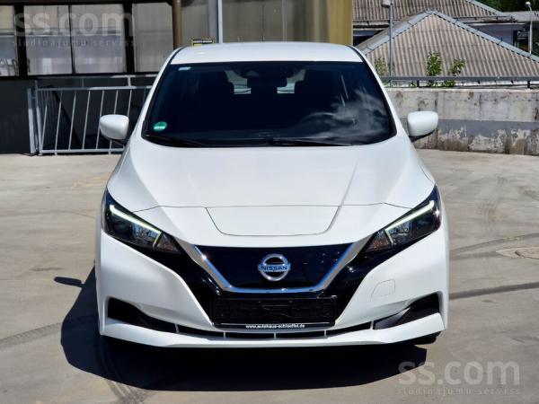 White Nissan Leaf 2021 in Riga, with an engine capacity of 0.00 L and mileage of 28 thousand km for 16555 €, photo 2 on AUTOMOTO.COM.LV
