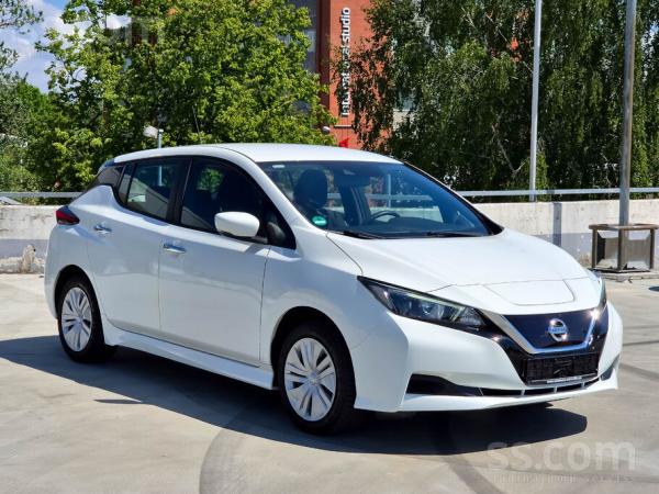 White Nissan Leaf 2021 in Riga, with an engine capacity of 0.00 L and mileage of 28 thousand km for 16555 €, photo 3 on AUTOMOTO.COM.LV