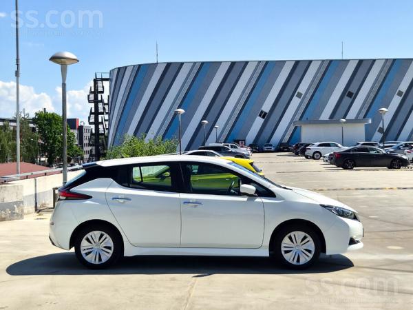 White Nissan Leaf 2021 in Riga, with an engine capacity of 0.00 L and mileage of 28 thousand km for 16555 €, photo 4 on AUTOMOTO.COM.LV