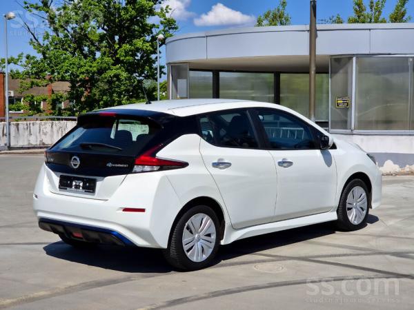 White Nissan Leaf 2021 in Riga, with an engine capacity of 0.00 L and mileage of 28 thousand km for 16555 €, photo 8 on AUTOMOTO.COM.LV