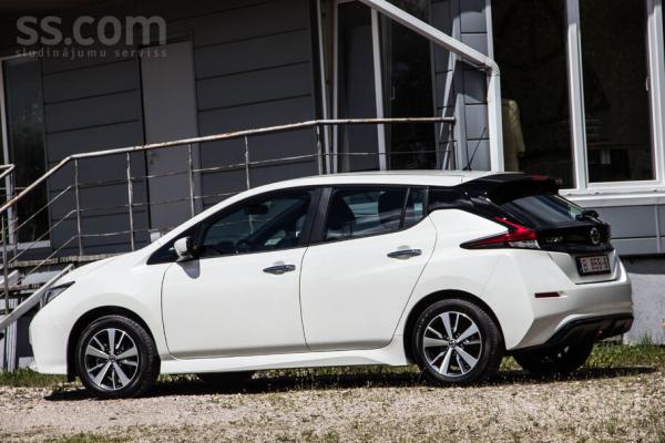 White Nissan Leaf 2021 in Tukums, with an engine capacity of 0.00 L and mileage of 68 thousand km for 16399 €, photo 3 on AUTOMOTO.COM.LV