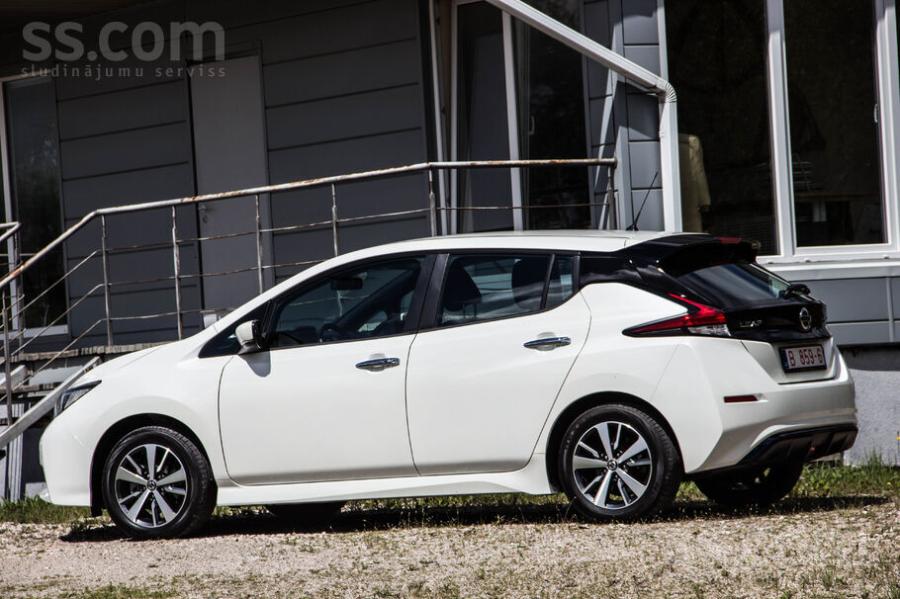 White Nissan Leaf 2021 in Tukums, with an engine capacity of 0.00 L and mileage of 68 thousand km for 16399 €, photo 4 on AUTOMOTO.COM.LV