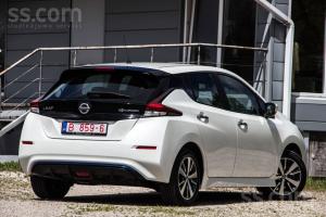 White Nissan Leaf 2021 in Tukums, with an engine capacity of 0.00 L and mileage of 68 thousand km for 16399 €, photo 6 on AUTOMOTO.COM.LV