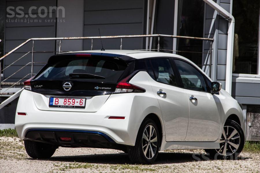 White Nissan Leaf 2021 in Tukums, with an engine capacity of 0.00 L and mileage of 68 thousand km for 16399 €, photo 6 on AUTOMOTO.COM.LV