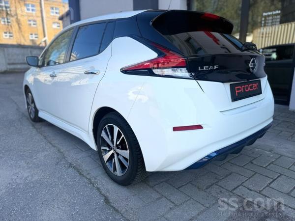 White Nissan Leaf 2021 in Riga, with an engine capacity of 0.00 L and mileage of 48 thousand km for 15900 €, photo 3 on AUTOMOTO.COM.LV