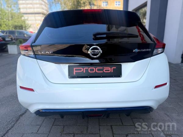 White Nissan Leaf 2021 in Riga, with an engine capacity of 0.00 L and mileage of 48 thousand km for 15900 €, photo 4 on AUTOMOTO.COM.LV