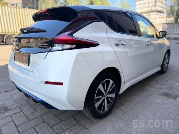 White Nissan Leaf 2021 in Riga, with an engine capacity of 0.00 L and mileage of 48 thousand km for 15900 €, photo 5 on AUTOMOTO.COM.LV