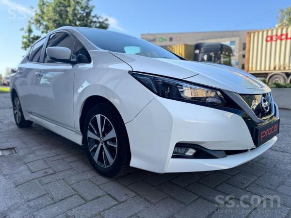 White Nissan Leaf 2021 in Riga, with an engine capacity of 0.00 L and mileage of 48 thousand km for 15900 €, photo 6 on AUTOMOTO.COM.LV