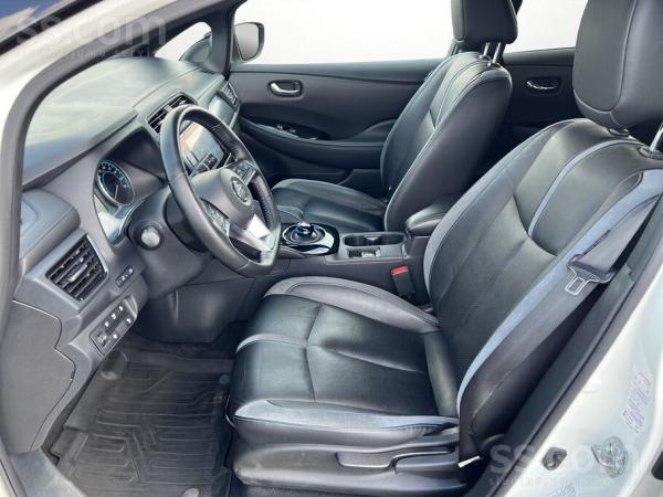 White Nissan Leaf 2021 in Riga, with an engine capacity of 0.00 L and mileage of 99 thousand km for 16990 €, photo 9 on AUTOMOTO.COM.LV