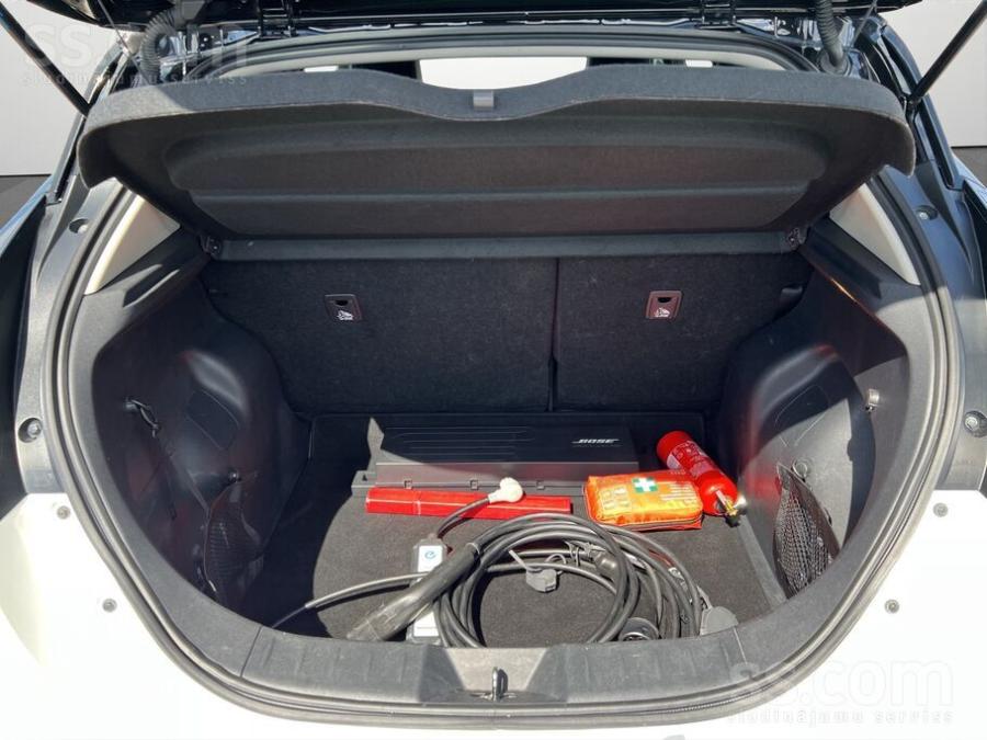 Balts Nissan Leaf 2021 Rīga, ar dzinēja tilpumu 0.00 L un nobraukumu 99 tūkst. km par 16990 €, foto 18 vietnē AUTOMOTO.COM.LV