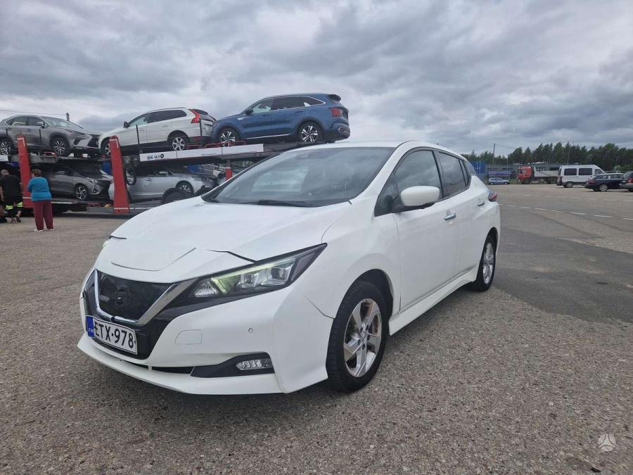 White Nissan Leaf 2021 in Panevezys, with an engine capacity of 0.00 L and mileage of 200 thousand km for 9790 €, photo 3 on AUTOMOTO.COM.LV