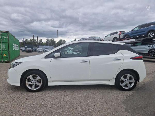 White Nissan Leaf 2021 in Panevezys, with an engine capacity of 0.00 L and mileage of 200 thousand km for 9790 €, photo 3 on AUTOMOTO.COM.LV