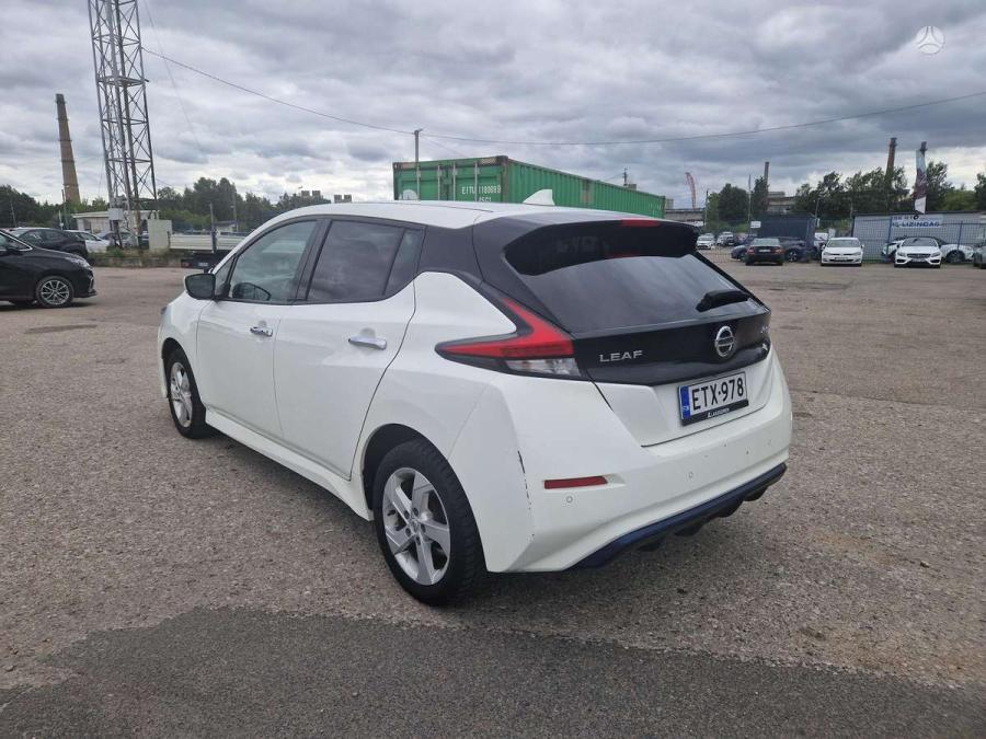 White Nissan Leaf 2021 in Panevezys, with an engine capacity of 0.00 L and mileage of 200 thousand km for 9790 €, photo 5 on AUTOMOTO.COM.LV