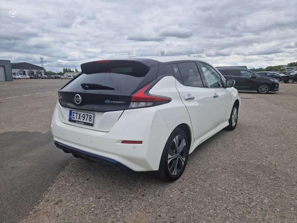 White Nissan Leaf 2021 in Panevezys, with an engine capacity of 0.00 L and mileage of 200 thousand km for 9790 €, photo 7 on AUTOMOTO.COM.LV