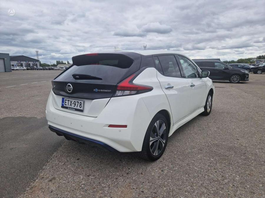 White Nissan Leaf 2021 in Panevezys, with an engine capacity of 0.00 L and mileage of 200 thousand km for 9790 €, photo 8 on AUTOMOTO.COM.LV