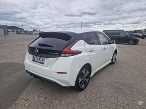 White Nissan Leaf 2021 in Panevezys, with an engine capacity of 0.00 L and mileage of 200 thousand km for 9790 €, photo 9 on AUTOMOTO.COM.LV