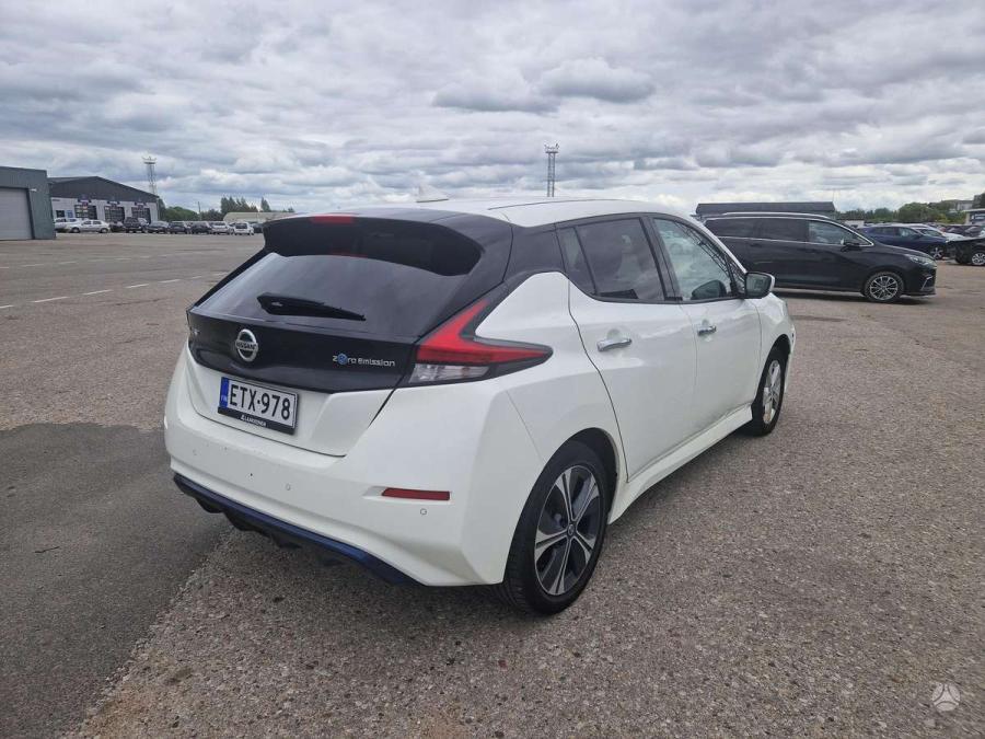 White Nissan Leaf 2021 in Panevezys, with an engine capacity of 0.00 L and mileage of 200 thousand km for 9790 €, photo 9 on AUTOMOTO.COM.LV