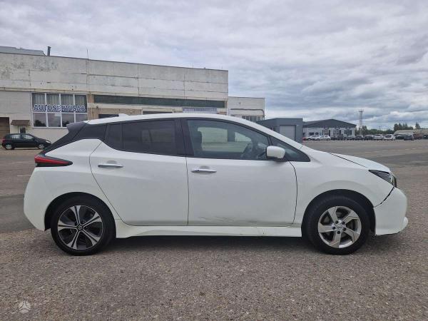 White Nissan Leaf 2021 in Panevezys, with an engine capacity of 0.00 L and mileage of 200 thousand km for 9790 €, photo 9 on AUTOMOTO.COM.LV
