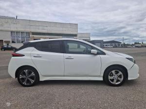 White Nissan Leaf 2021 in Panevezys, with an engine capacity of 0.00 L and mileage of 200 thousand km for 9790 €, photo 10 on AUTOMOTO.COM.LV