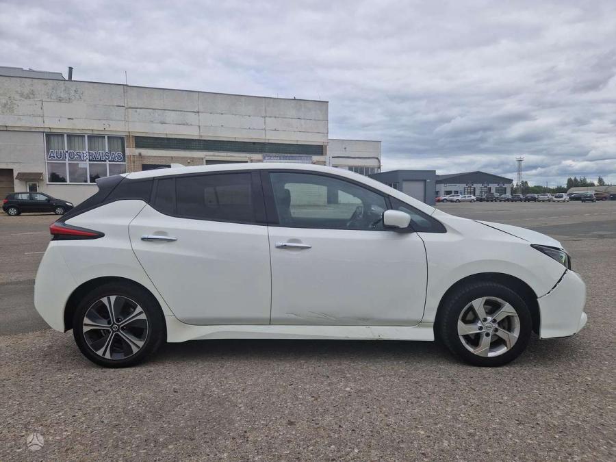 White Nissan Leaf 2021 in Panevezys, with an engine capacity of 0.00 L and mileage of 200 thousand km for 9790 €, photo 10 on AUTOMOTO.COM.LV