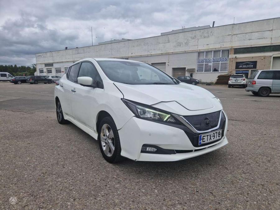 White Nissan Leaf 2021 in Panevezys, with an engine capacity of 0.00 L and mileage of 200 thousand km for 9790 €, photo 12 on AUTOMOTO.COM.LV