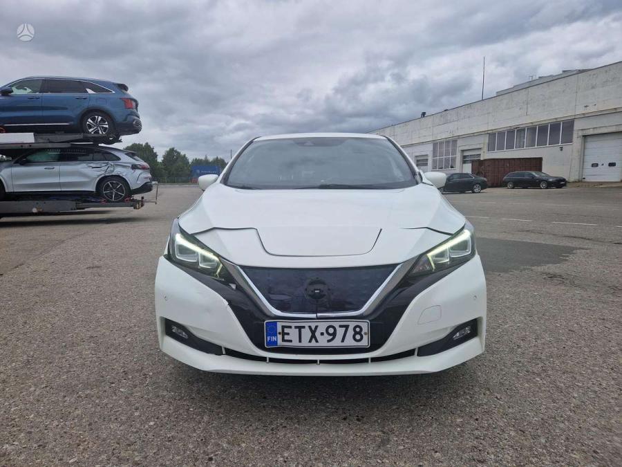 White Nissan Leaf 2021 in Panevezys, with an engine capacity of 0.00 L and mileage of 200 thousand km for 9790 €, photo 13 on AUTOMOTO.COM.LV