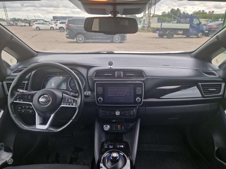 White Nissan Leaf 2021 in Panevezys, with an engine capacity of 0.00 L and mileage of 200 thousand km for 9790 €, photo 15 on AUTOMOTO.COM.LV