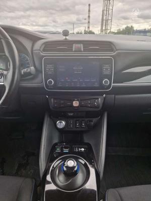 White Nissan Leaf 2021 in Panevezys, with an engine capacity of 0.00 L and mileage of 200 thousand km for 9790 €, photo 16 on AUTOMOTO.COM.LV