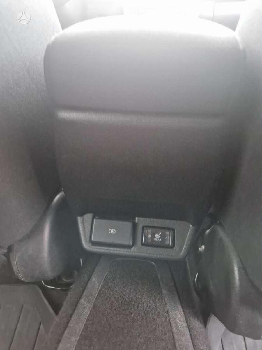 White Nissan Leaf 2021 in Panevezys, with an engine capacity of 0.00 L and mileage of 200 thousand km for 9790 €, photo 17 on AUTOMOTO.COM.LV