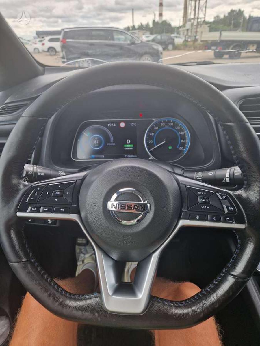 White Nissan Leaf 2021 in Panevezys, with an engine capacity of 0.00 L and mileage of 200 thousand km for 9790 €, photo 23 on AUTOMOTO.COM.LV