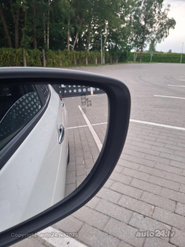 White Nissan Leaf 2021 in Tartu, with an engine capacity of 0.00 L and mileage of 95 thousand km for 14990 €, photo 2 on AUTOMOTO.COM.LV