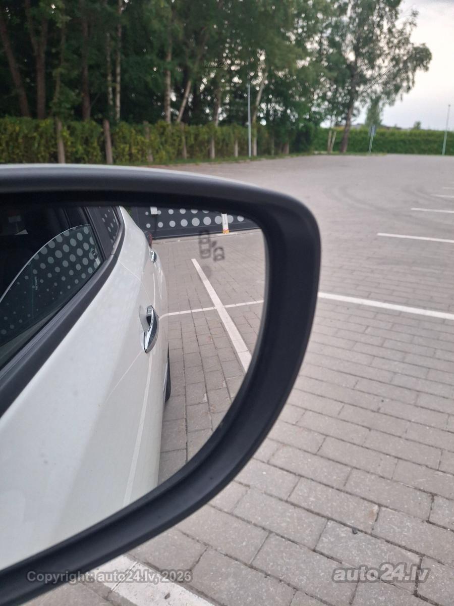 White Nissan Leaf 2021 in Tartu, with an engine capacity of 0.00 L and mileage of 95 thousand km for 14990 €, photo 3 on AUTOMOTO.COM.LV