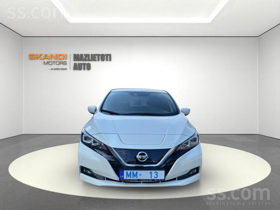 White Nissan Leaf 2021 in Riga, with an engine capacity of 0.00 L and mileage of 42 thousand km for 15990 €, photo 3 on AUTOMOTO.COM.LV