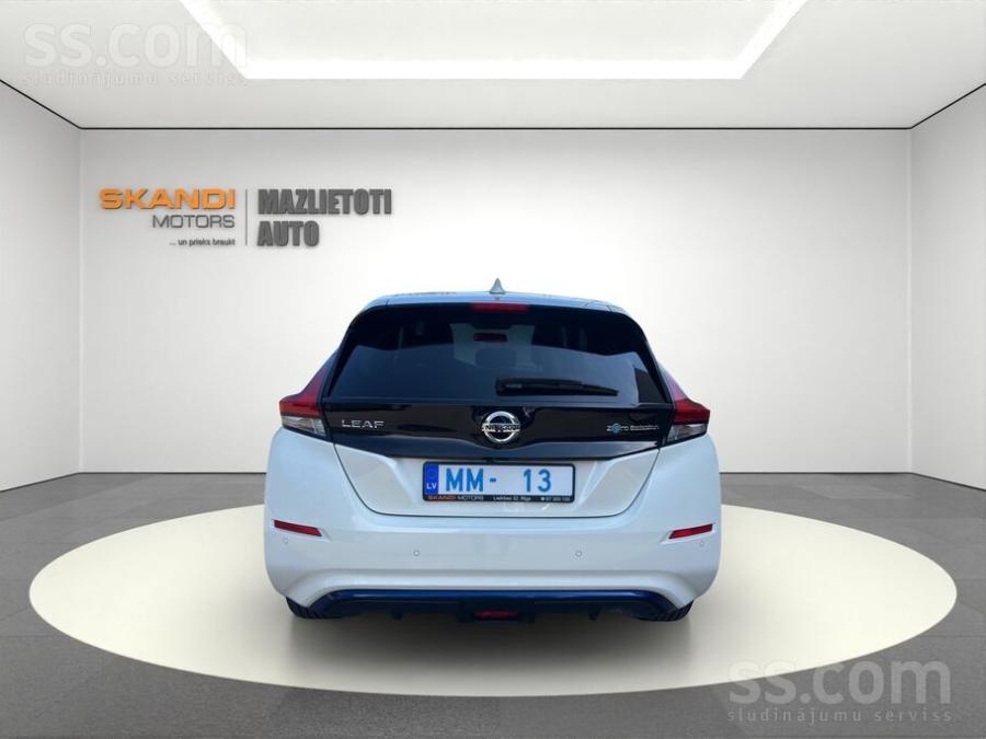 White Nissan Leaf 2021 in Riga, with an engine capacity of 0.00 L and mileage of 42 thousand km for 15990 €, photo 6 on AUTOMOTO.COM.LV