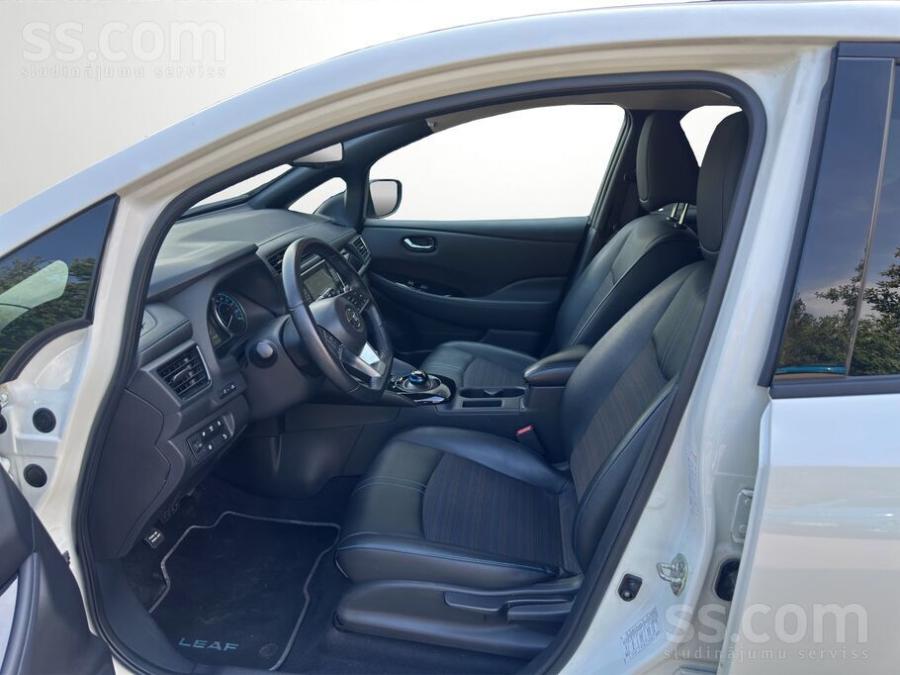 White Nissan Leaf 2021 in Riga, with an engine capacity of 0.00 L and mileage of 42 thousand km for 15990 €, photo 10 on AUTOMOTO.COM.LV