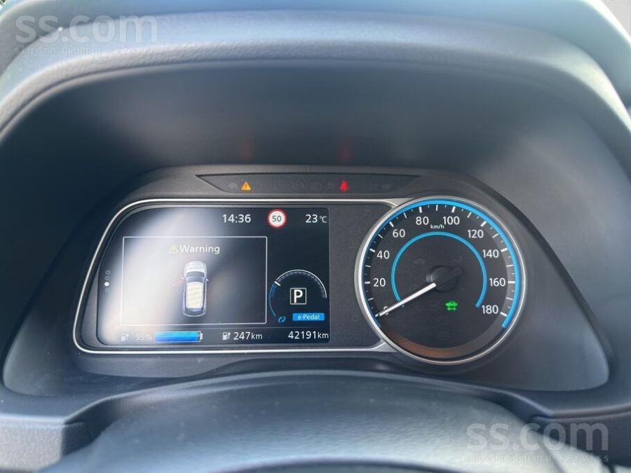 White Nissan Leaf 2021 in Riga, with an engine capacity of 0.00 L and mileage of 42 thousand km for 15990 €, photo 12 on AUTOMOTO.COM.LV