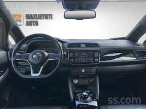 White Nissan Leaf 2021 in Riga, with an engine capacity of 0.00 L and mileage of 42 thousand km for 15990 €, photo 15 on AUTOMOTO.COM.LV