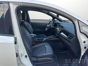 White Nissan Leaf 2021 in Riga, with an engine capacity of 0.00 L and mileage of 42 thousand km for 15990 €, photo 18 on AUTOMOTO.COM.LV