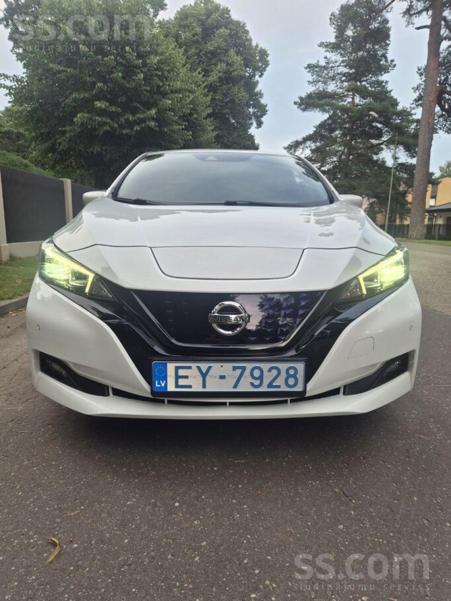 White Nissan Leaf 2021 in Jurmala, with an engine capacity of 0.00 L and mileage of 98 thousand km for 12000 €, photo 1 on AUTOMOTO.COM.LV