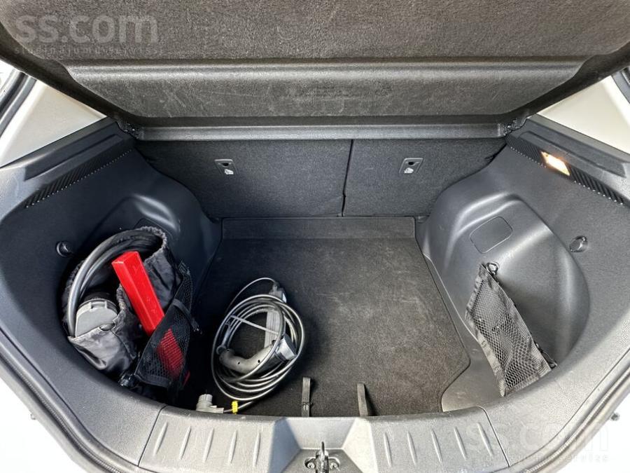 Balts Nissan Leaf 2021 Rīga, ar dzinēja tilpumu 0.00 L un nobraukumu 24 tūkst. km par 16990 €, foto 14 vietnē AUTOMOTO.COM.LV