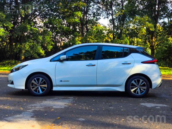 Balts Nissan Leaf 2021 Rīga, ar dzinēja tilpumu 0.00 L un nobraukumu 74 tūkst. km par 15500 €, foto 5 vietnē AUTOMOTO.COM.LV