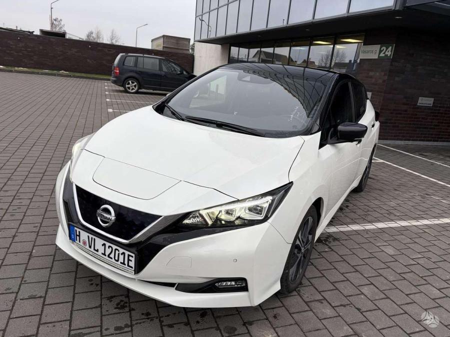 White Nissan Leaf 2022 in Marijampole, with an engine capacity of 0.00 L and mileage of 60 thousand km for 14900 €, photo 1 on AUTOMOTO.COM.LV