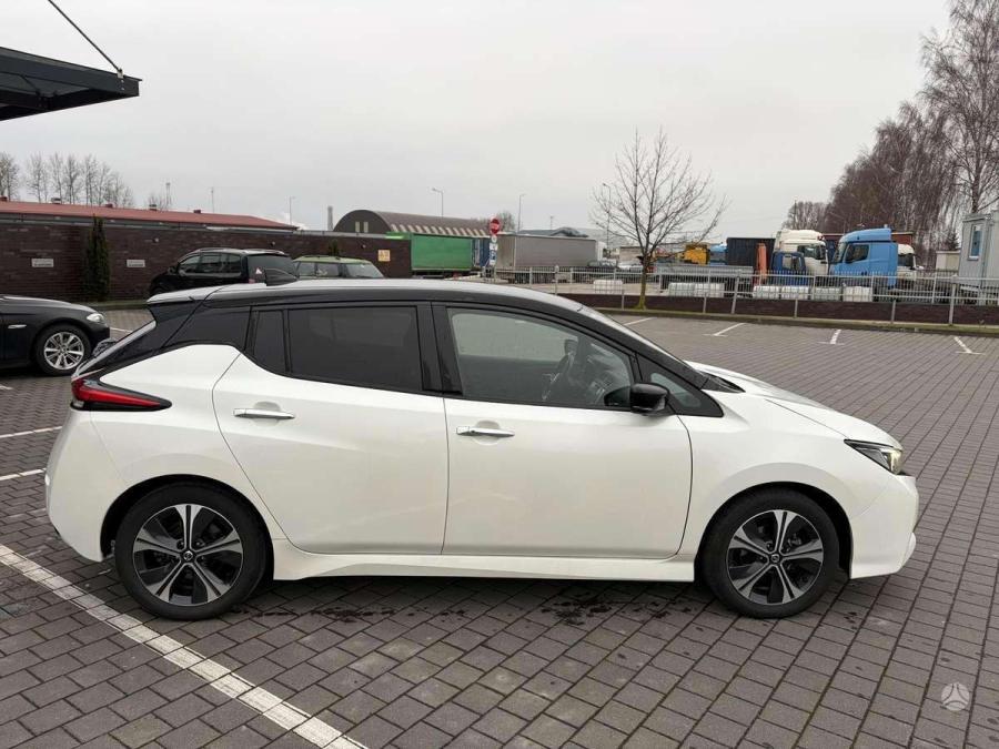 White Nissan Leaf 2022 in Marijampole, with an engine capacity of 0.00 L and mileage of 60 thousand km for 14900 €, photo 8 on AUTOMOTO.COM.LV