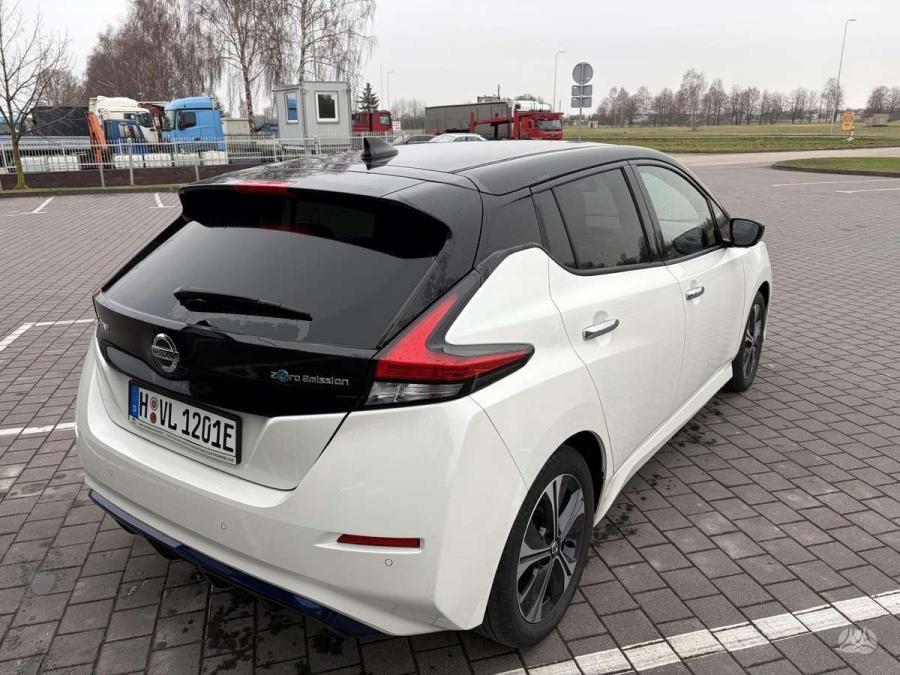 White Nissan Leaf 2022 in Marijampole, with an engine capacity of 0.00 L and mileage of 60 thousand km for 14900 €, photo 9 on AUTOMOTO.COM.LV