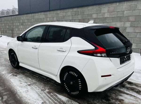 White Nissan Leaf 2022 in Vilnius, with an engine capacity of 0.00 L and mileage of 18 thousand km for 16500 €, photo 7 on AUTOMOTO.COM.LV