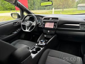 Balts Nissan Leaf 2022 Jelgava, ar dzinēja tilpumu 0.00 L un nobraukumu 85 tūkst. km par 16900 €, foto 25 vietnē AUTOMOTO.COM.LV