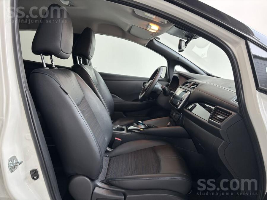 White Nissan Leaf 2022 in Riga, with an engine capacity of 0.00 L and mileage of 73 thousand km for 19980 €, photo 9 on AUTOMOTO.COM.LV