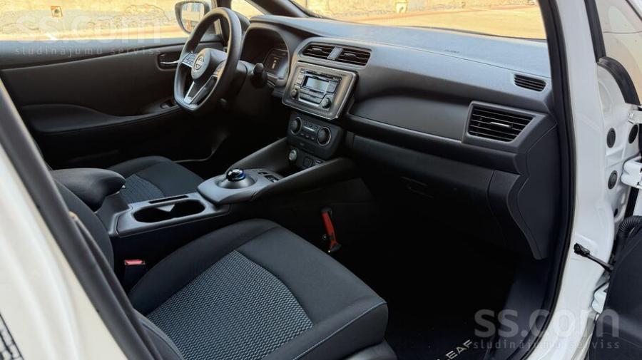 Balts Nissan Leaf 2022 Rīga, ar dzinēja tilpumu 0.00 L un nobraukumu 48 tūkst. km par 15500 €, foto 18 vietnē AUTOMOTO.COM.LV